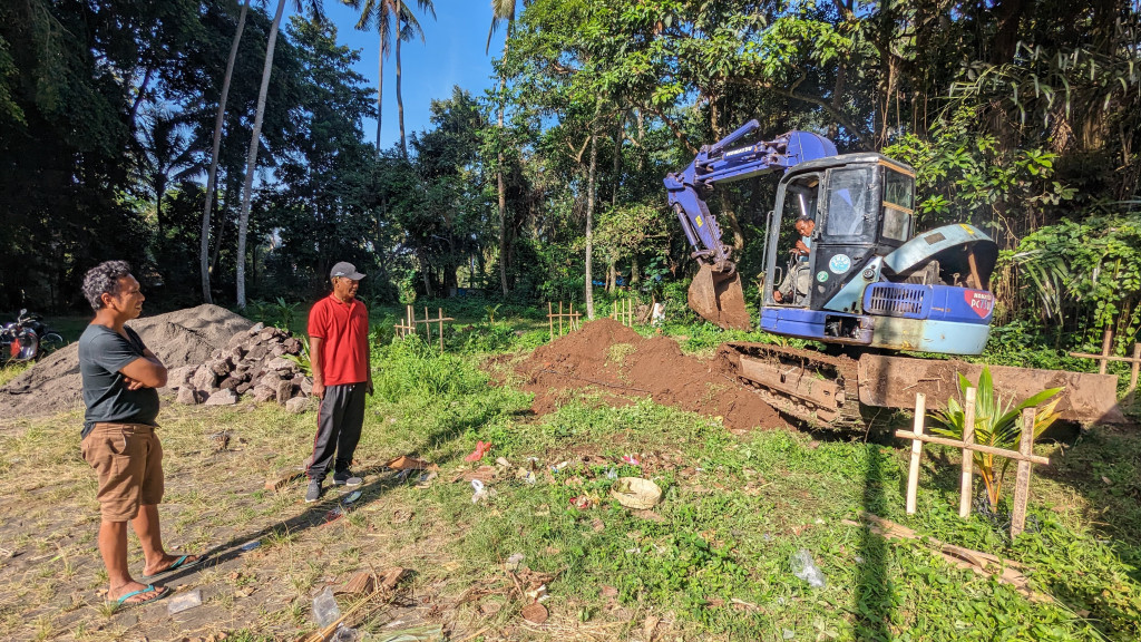 Hari Pertama Pembangunan Bale Pesandekan di Setra Desa Adat Abiansemal ...